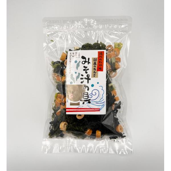 商品発送元：鳴門さと家 - 株式会社吉田敏治商店フード・菓子歯ごたえのある鳴門産のワカメを使ったお味噌汁の具です。あおさも入っており、風味豊かな商品となっており、他の汁ものとも相性抜群。内容量50g原材料名わかめ／巻麩／ヒトエグサ／ねぎ／（...