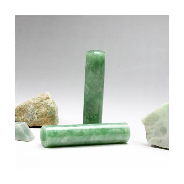 商品発送元：クリスタルマートサイズ：16.5mm×60mm配字：フルネーム可生活・インテリア・文具、印鑑・ハンコ森深く吸い込まれるグリーン色、本翡翠の聖地、ビルマの贈り物中国では五つの徳を高める石として、とても人気があり、古くから災いや不運...