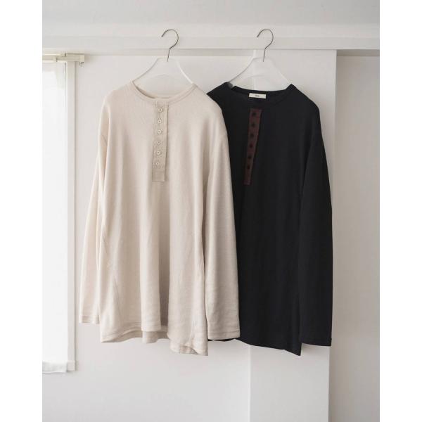 商品発送元：apricot online shop即日もしくは翌日出荷予定の商品です。ファッション・ブランド、レディース・婦人服柔らかく肌触りの良いサーマル素材を使用したヘンリートップス。フロントは、前立て部分を別布で切り替え、表情ある一枚...
