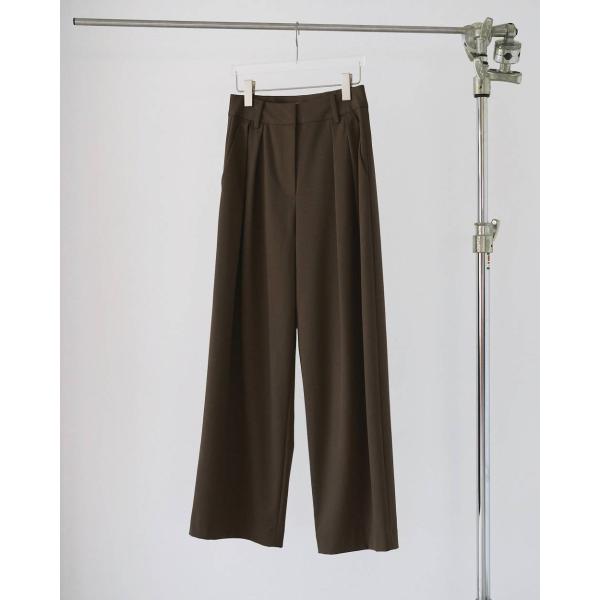 商品発送元：apricot online shop即日もしくは翌日出荷予定の商品です。ファッション・ブランド、レディース・婦人服絶妙な色差の杢調素材を使用し、上品に仕上げたワイドパンツ。 深めのインタックを2本入れた、ラフなシルエット。程良...