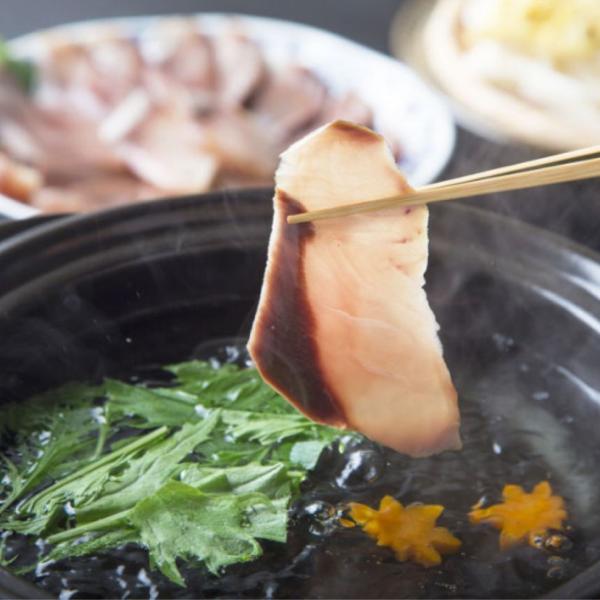 商品発送元：加賀屋オンラインショップ・この商品には送料が含まれております。・産地直送の為他の商品との同梱はできません。・写真はイメージです。フード・菓子石川県産天然鰤のしゃぶしゃぶ鍋セットです。さっとお湯にくぐらせて、いしるを使用した加賀屋...