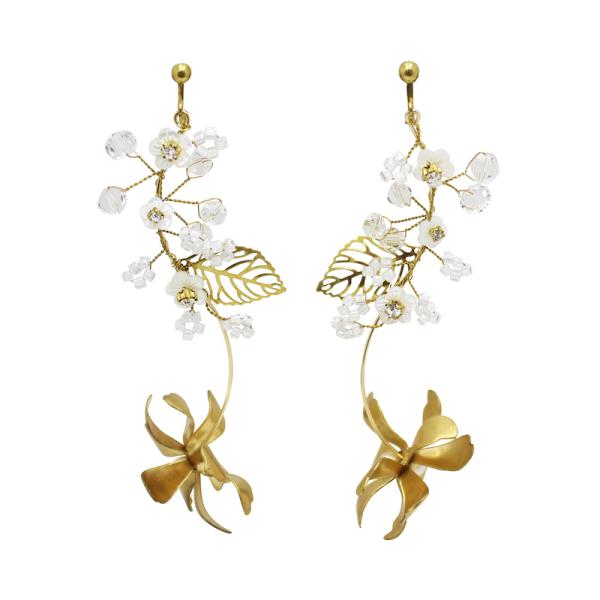 商品発送元：orgablanca（オルガブランカ）ウエディング通販ジュエリー・アクセサリー ■S字ワイヤーにそれぞれのパーツを付け、動く度に揺れて可愛いイヤリングorピアスです。上部分はガラスビーズ、ビーズをワイヤリングで編み込んでいます。...