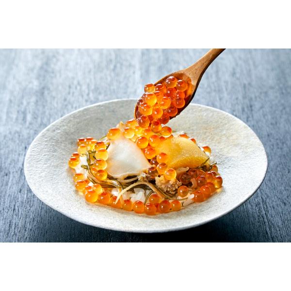 商品発送元：逸品 おとりよせ■内容量　：490g■ 賞味期限：冷凍状態で製造から半年、解凍後は冷蔵庫で5日間※沖縄県・離島への配送は不可フード・菓子陸前逸品　けせんの海　鳳凰膳　〜リニューアル版〜箱を開けると、キラキラ光る、たっぷりのイクラ...