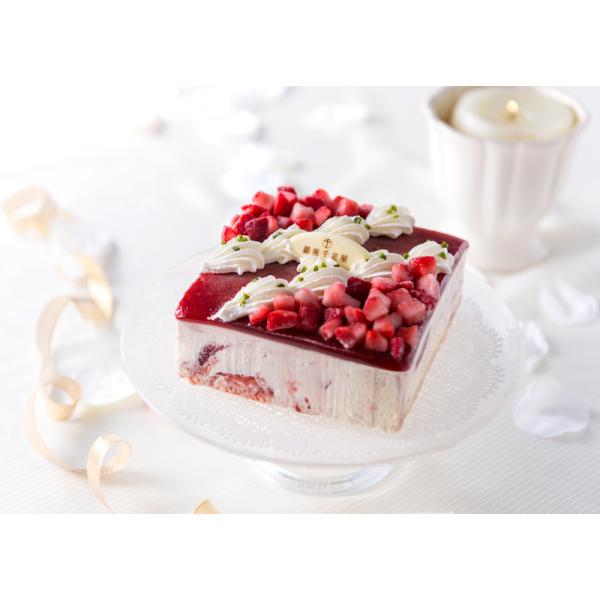 商品発送元：逸品 おとりよせ内容量　1個 （11×11×5cm）フード・菓子■商　品　名　銀座千疋屋　銀座ストロベリー　アイスケーキ■内容量　1個 （11×11×5cm）■アレルゲン　小麦・乳・卵・大豆■賞味期限　製造日より冷凍で30日■配...