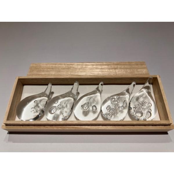 商品発送元：逸品 おとりよせフード・菓子神奈川県小田原市風祭にあるipadaの製品です。『ipadaはガラス作家 濱舘寛と村木未緒が手がけるガラス製品のブランド名です。素材の持つ美しさをシンプルに引き出すこと。普遍性のある形をピュアに求める...