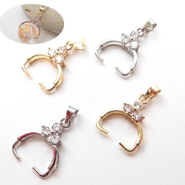 商品発送元：Partsworld　パーツワールドジュエリー・アクセサリー美しく輝くキュービックジルコニアをあしらった、高見えデザインのAカン付きバチカン（ペンダントトップ用金具）です。チャームや天然石、トップなどを簡単に取り付けることができ...