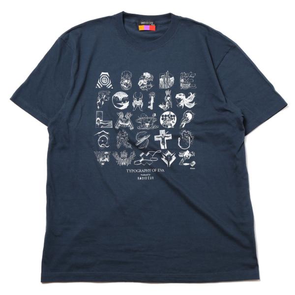 商品発送元：RADIO EVA Online Storeファッション・ブランドRADIO EVAの代表的なアイテムの一つでもあるTYPOGRAPHY OF EVA index T-Shirtからβシリーズが登場！グラフィックデザイナー小辻雅...