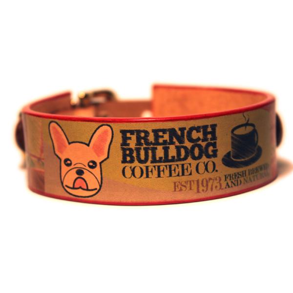 商品発送元：サクラ犬具製作所実在しないコーヒー会社『フレンチブルドッグコーヒーカンパニー』がモチーフの完全オリジナルデザインペット・ペットグッズ、犬、首輪・胴輪・リード、首輪おなまえプレート(オプション)ご希望の場合は、カートボタン上の入力...