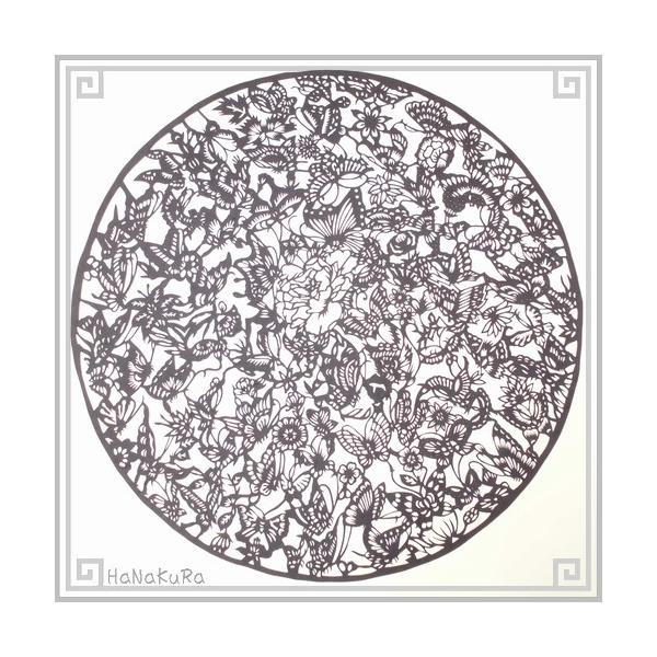 商品発送元：中国雑貨 華蔵直径28cmおもちゃ・ホビー・ゲーム、アート・美術品・骨董品・民芸品、絵画、その他牡丹の花を中心として、たくさんの蝶と花が描かれた切り絵です。1つ1つ、全て形が異なる大作ですよ。 一回り小さな赤色の切り絵と同一デザ...