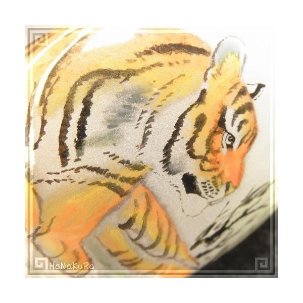 商品発送元：中国雑貨 華蔵おもちゃ・ホビー・ゲーム、アート・美術品・骨董品・民芸品、工芸品・民芸品、ガラス細工鼻煙壷(びえんこ)と呼ばれる、内側から絵を手描きしたガラス小瓶です。(鼻煙壺、鼻煙瓶と呼ぶ場合もあります)両面が対称になるような構...