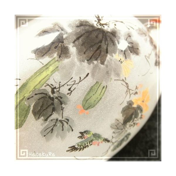 商品発送元：中国雑貨 華蔵おもちゃ・ホビー・ゲーム、アート・美術品・骨董品・民芸品、工芸品・民芸品、ガラス細工鼻煙壷(びえんこ)と呼ばれる、内側から絵を手描きしたガラス小瓶です。(鼻煙壺、鼻煙瓶と呼ぶ場合もあります)緑の羽をもつカワセミと、...