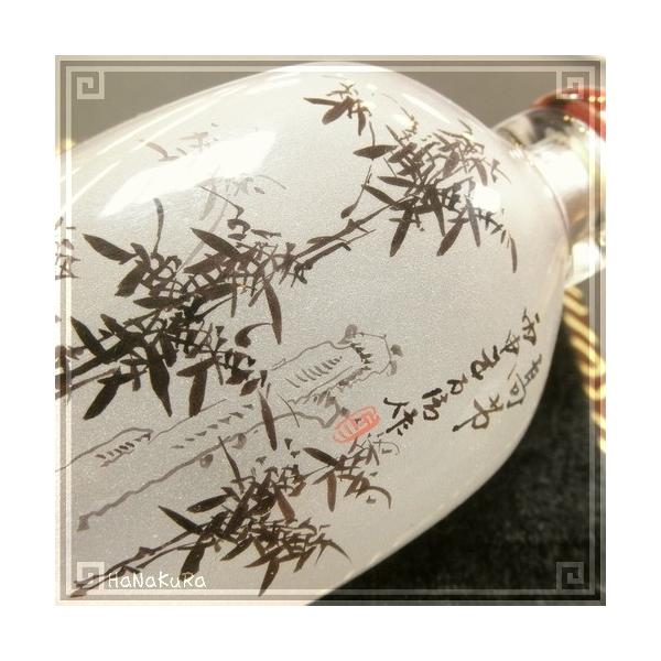 商品発送元：中国雑貨 華蔵おもちゃ・ホビー・ゲーム、アート・美術品・骨董品・民芸品、工芸品・民芸品、ガラス細工鼻煙壷(びえんこ)と呼ばれる、内側から絵を手描きしたガラス小瓶です。(鼻煙壺、鼻煙瓶と呼ぶ場合もあります)水墨画調の竹が描かれてい...