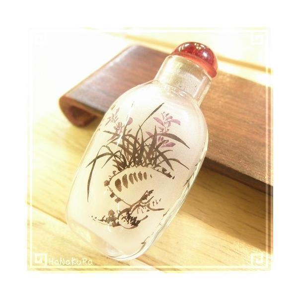 商品発送元：中国雑貨 華蔵おもちゃ・ホビー・ゲーム、アート・美術品・骨董品・民芸品、工芸品・民芸品、ガラス細工鼻煙壷(びえんこ)と呼ばれる、内側から絵を手描きしたガラス小瓶です。(鼻煙壺、鼻煙瓶と呼ぶ場合もあります)女性の親指くらいの、とて...