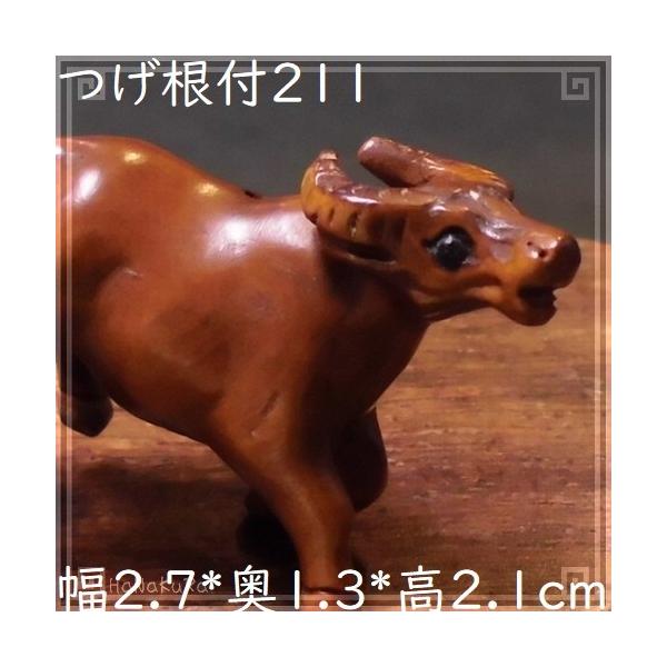 商品発送元：中国雑貨 華蔵おもちゃ・ホビー・ゲーム、アート・美術品・骨董品・民芸品、工芸品・民芸品、木工細工柘植(ツゲ)の木材を彫刻した牛(うし)の小さな根付けです。軽く駆けている構図で、左前足で地面を蹴ったところのようです。中国の彫刻師さ...