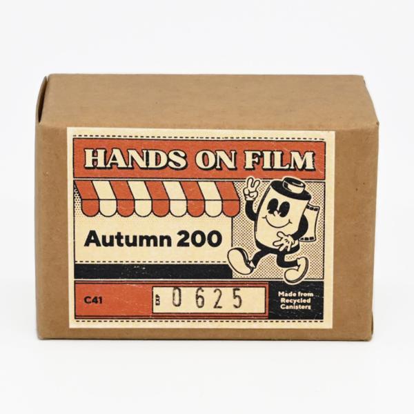 商品発送元：シライカメラ　online shop家電・AV機器・カメラシール貼り付けの外箱、使用済みパトローネのリサイクルと手作り感満載のカラーネガフィルム　HANDS ON FILM　AUTUMN 200 36枚撮り　1本です。映画用デー...