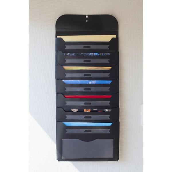 商品発送元：シライカメラ　online shop家電・AV機器・カメラたくさんの書類を簡単に整理整頓。壁に掛けることも出来るので、一目瞭然。持ち運びにも便利です。収納時：H245×W340×D30mm展開時：H790×W340×D30mmポ...