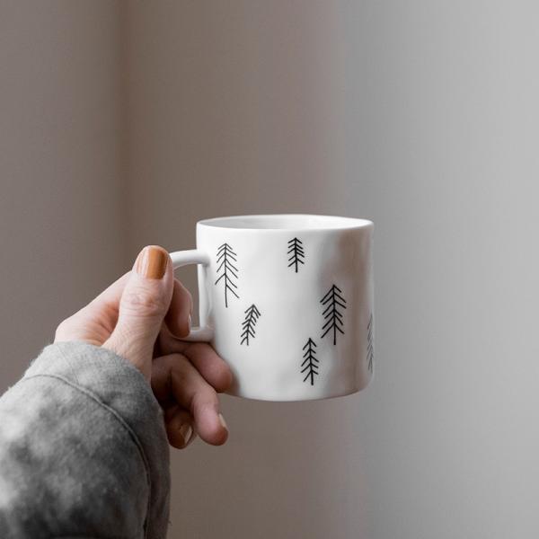 商品発送元：nest 北欧モダンなインテリア雑貨【1〜2日以内に発送予定（店舗休業日を除く）】生活・インテリア・文具、洋食器森を感じるハンドメイドのマグカップスウェーデンの自然にインスパイアされた、ユニークなデザインが魅力の Fine Li...
