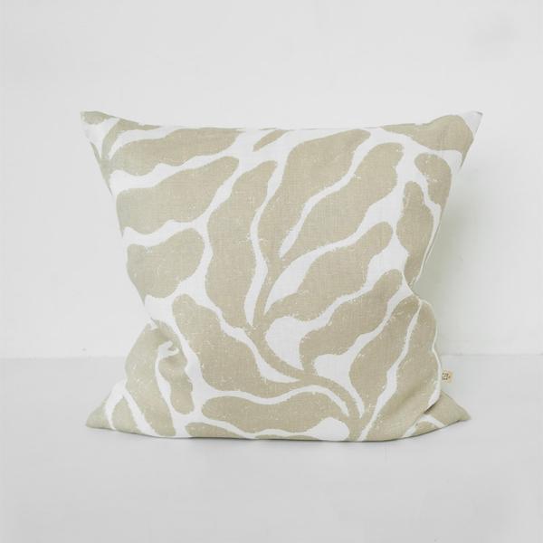 商品発送元：nest 北欧モダンなインテリア雑貨【1〜2日以内に発送予定（店舗休業日を除く）】生活・インテリア・文具、クッション・テーブルクロス・布装飾、クッション、クッションカバーナチュラル＆モダンなクッションカバースウェーデンの自然にイ...