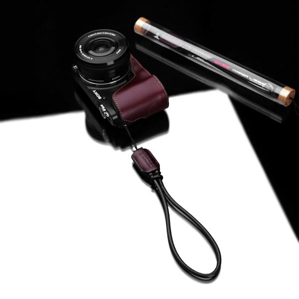 商品発送元：スマイルカメラ家電・AV機器・カメラ、デジタルカメラ、デジカメアクセサリーストラップ全長:185mmストラップ:幅20mm×厚さ5mmミラーレスカメラに最適!高級革を使用したハイクオリティーなデザイン。ベルトの位置が調節できるの...