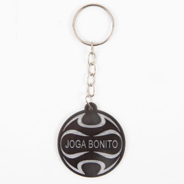 商品発送元：ブラジル直輸入ファッション・雑貨通販 SORTE Brazilスポーツ・アウトドア・旅行、サッカー、その他サッカーボール型デザインキーホルダー JOGA BONITO ブラック JOGA BONITOのポルトガル語フレーズがカッ...