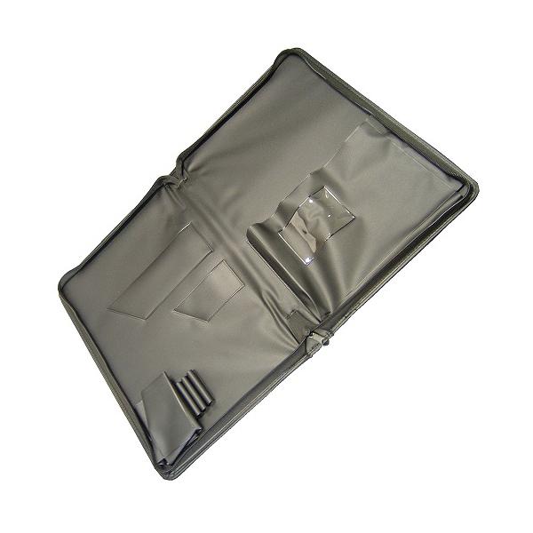 商品発送元：takedaオンラインショップその他商品インフォメーション商品概要シンプルな黒のビニール製チャック付きケースです。製図用品をすっきり収納できます。携帯に便利です。30?の定規・三角定規もゆったり入ります。製図用品を所定の場所に収...