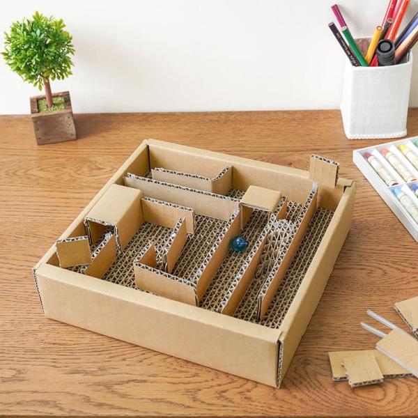 商品発送元：TOMITA ダンボール遊具・家具キッズ・ベビー・マタニティ・ビー玉をころころ転がしてゴールを目指すビー玉迷路です。糊を使わずストローとダンボールで迷路の壁が作れるので、何度でも作り替えが可能です。自分だけのオリジナル迷路を作り...