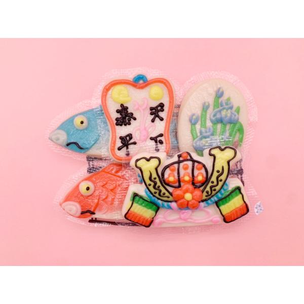 商品発送元：富山の蒲鉾屋　梅かまフード・菓子◇セット内容：青ごい、赤ごい、軍配、花やわらか菖蒲、兜（中）◇箱サイズ(cm)：15.5×23×7◇内容量：約760g◇賞味期限は要冷蔵（1℃〜10℃）で約20日◇のし掛け不可端午の節句のお祝いに...