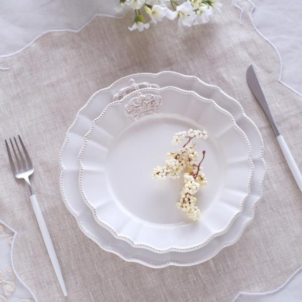 商品発送元：Vanilla Rose画像のシルバーの持ち手は別売りです生活・インテリア・文具◆◆ホワイトクラウンラウンドプレート19cm◆◆サ イ ズ：直径19cmｘＨ2.5cm/平面直径約13cm材　　質：ストーンウェア食器洗浄機・電子レ...