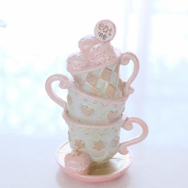 商品発送元：Vanilla Rose生活・インテリア・文具、その他◆◆アリス マカロンティーカップオブジェ パステル◆◆  サイズ9ｘ6.5×H13cm材質ポリレジン       不思議の国のアリスのお茶会をイメージしたかわいいティーカップ...