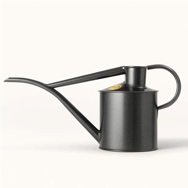 商品発送元：Wexthuset Japan Online StorePot Waterer Graphiteフラワー・ガーデニング、ガーデニング、用具・工具世界のガーデナーの憧れであり、長い間愛され続けるイギリス（英国）『HAWS』のジョウ...