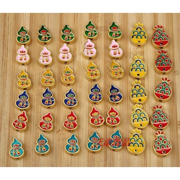 商品発送元：新華書城本・雑誌・コミック中国伝統工芸「景泰藍」の七宝焼きアクセサリーです。縁起の良い瓢箪型ビーズです。材質：合金発送方法：メール便