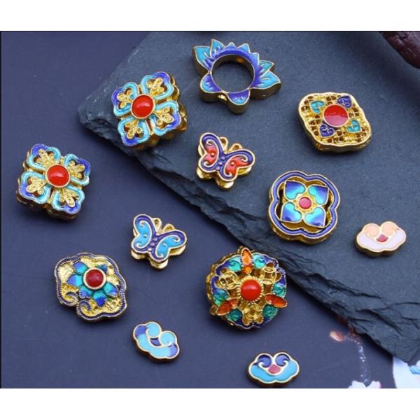 商品発送元：新華書城本・雑誌・コミックペンダントトップやチャームに活躍しそうな立体感のあるデザインビーズです。材質:合金、銀メッキ、金メッキ、銅内容量：1個サイズ：(約/mm)01：12.0 x 10.0 x 3.002：11.0 x 11...