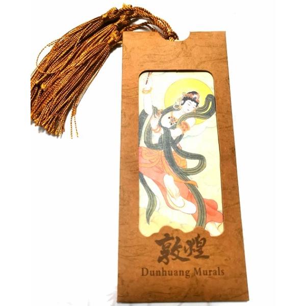 商品発送元：新華書城本・雑誌・コミック敦煌で最も有名な莫高窟の飛天壁画をモチーフにしたしおりです。材質：厚紙とフリンジ商品サイズ：13.8 x 5.5cm商品重量：25g発送方法：メール便