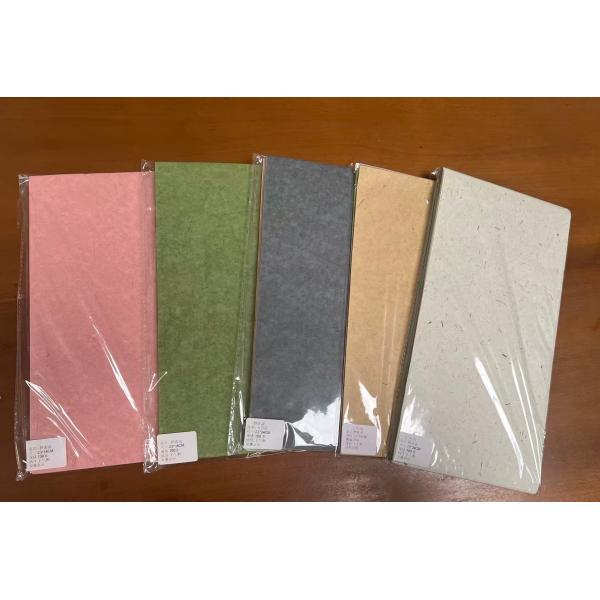 商品発送元：新華書城その他初心者〜中高級者向け書道用紙。コンパクトサイズで使い易いです。滲みがなく、練習にも創作にも適しています。筆運びがスムーズで、 多少筆圧をかけても破れない程度の厚みがあります。手染めですので紙の色は写真と差が出る場合...