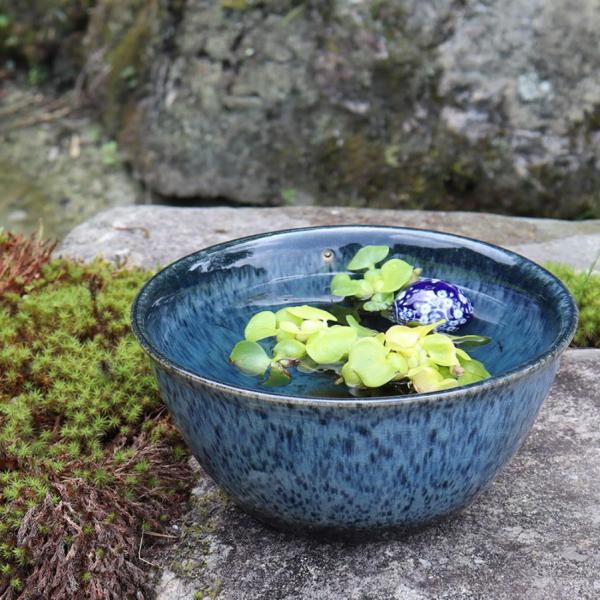 商品発送元：まるいち本店13時までの決済完了で当日出荷（土日祝日除く）生活・インテリア・文具品　番su-0105　金魚鉢、めだか鉢にお勧めの水鉢品　名信楽焼　10号ブルー斑点すいれん鉢　【送料無料】サイズ・重量直径295×高さ135mm（外...