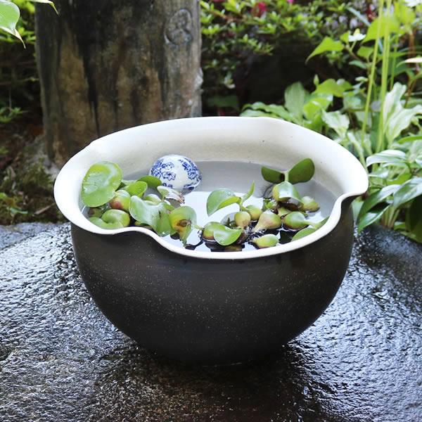 商品発送元：まるいち本店13時までの決済完了で当日出荷（土日祝日除く）その他品　番su-0269　金魚鉢、めだか鉢にお勧めの水鉢品　名信楽焼　こげ窯変手ひねり水鉢　［送料無料］サイズ・重量幅330×奥行300×高さ195mm重量：3kg※手...