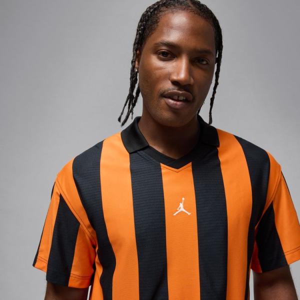 商品発送元：山男フットギアバッグ・靴・小物フィールドに対応するスタイルを、ストリート向けにアレンジ。 軽量のニット素材を使用し、ゆったりとしたフィット感に仕上げたショートスリーブのトップス。ゴールキーパーの定番ユニフォームからヒントを得たデ...