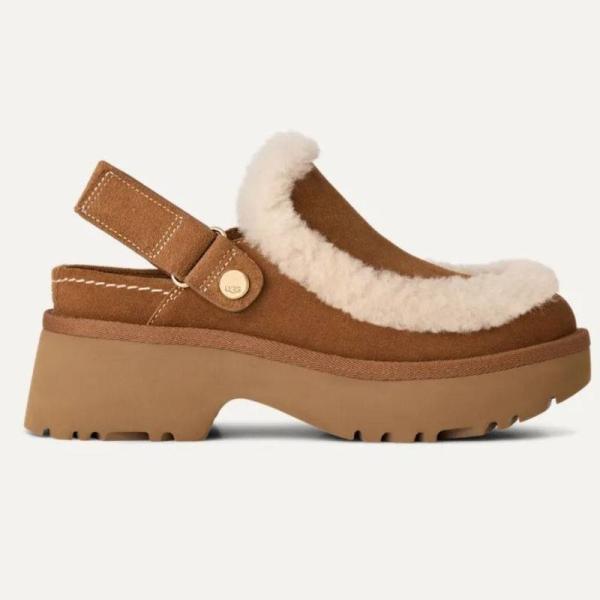 商品発送元：山男フットギアバッグ・靴・小物Esmee Clog（エスミー クロッグ）は、UGG伝統のディテールを新たな形で表現しています。スエードのアッパーと贅沢なシープスキンのスピルシームを採用し、見た目からも心地よさが分かるデザインです...