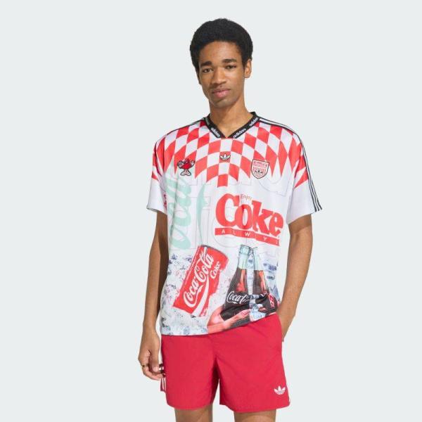 商品発送元：山男フットギアバッグ・靴・小物、靴、メンズ、スニーカー、アディダスリラックスした日常の快適さを実現するニット構造のルーズフィットジャージ。コカ・コーラ クラシック スポーツ マッシュアップ ジャージを着て、世界的なスポーツとスト...