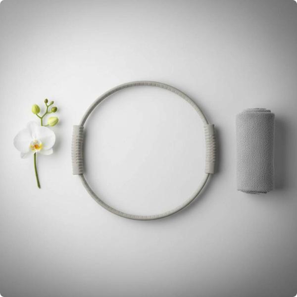 【素材】: シリコン縁取りを採用したピラティスリングで、手に触れたと木の矢わらかな感触と扱いやすさを両立しています。【グリップ性】: 滑り止めグリップ付きのヨガリングとして、動作中にしっかり持ちやすく、フォームを安定させやすい設計です。【ト...