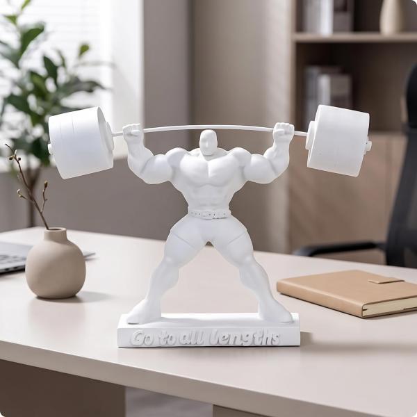 【製品概要】: 力強いリフティングポーズをとる筋肉質なボディビルダーフィギュアです。バーベルを頭上または肩の高さに掲げた圧巻的な存在感を放つデザインで、空間に力強いアクセントを加えます。【主な機能】: デスクや棚、受付、ジムのフロントなどに...