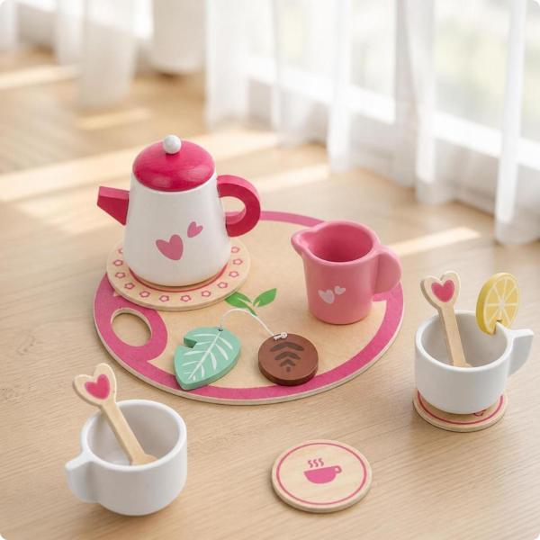 【商品概要】: お子様の想像力を育む、温かみのある木製おもちゃのティーパーティーセットです。お茶を淹れて振る舞うごっこ遊びを通じて、幼少期の早期学習や人との関わりをに育むことができます。【セット内容】: ティーポット、カップ、クリーマー風の...