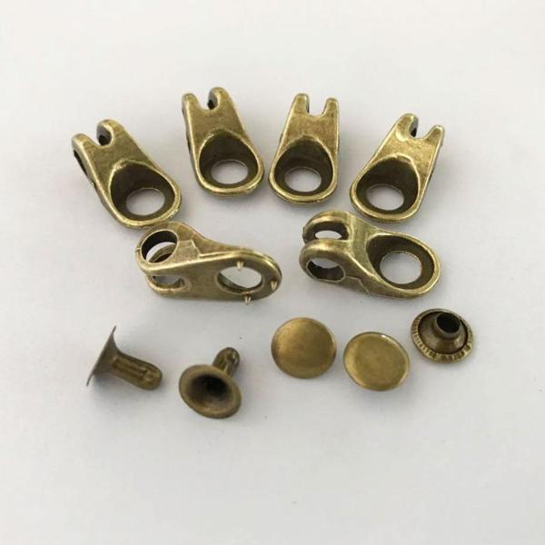 説明: 20セットの靴ひもバックル.使いやすい 耐久性.安全性.実用性 これは.ブートシューズ靴バックル.ハンドバッグストラップコネクタ.DIYの財布の作成など登山に適しています アウトドアシューズシューズとバッグストラップを接続するための...