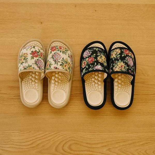 商品詳細●素材：EVA（発砲ウレタン素材）ソール、フッドベッド部分●製造国：日本●特許：サラダボール(意匠登録商品)　●重さ：170ｇ●サイズ：幅65mm × 奥行235mm × 高さ25mm　Ｍサイズ（約22.5〜24.0cm程度まで）●...