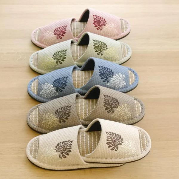 商品詳細素材:ポリエステル（スリッパ甲）/インソール（綿麻）サイズ:フリーサイズ（来客用:約23〜25ｃｍ）外寸は約26ｃｍになります。カラー：ピンク、ブラウン、グリーン、ベージュ、ブルー製造：中国製洗濯：可（中性洗剤で手洗いしてください）