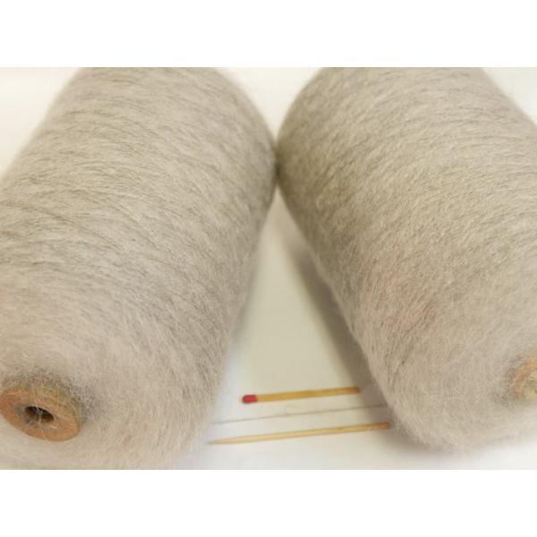 ふっくらとやわらかくて暖かさバツグンのスーパーキッドモヘアです。手ざわりがとてもやわらかいキッドモヘアの中でも特に上質の原毛を選りすぐったこの糸はスーパーを冠するだけのことはあります。モヘアを使いたいけど、どの糸がいいかな・・と考えておられ...
