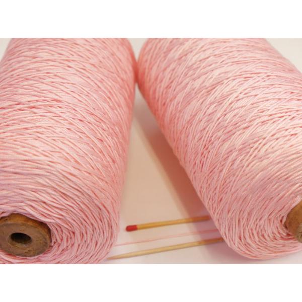 エジプト綿と並んで綿糸の中でも最上位に位置する高品質の綿糸であるスーピマ綿は超長綿というわたの繊維長が長い綿で、滑らかな手触りが特徴的な糸です。スーピマ綿自体にもほのかな艶がありますが、さらにシルケット加工を施し、文字通りシルクと見間違うほ...