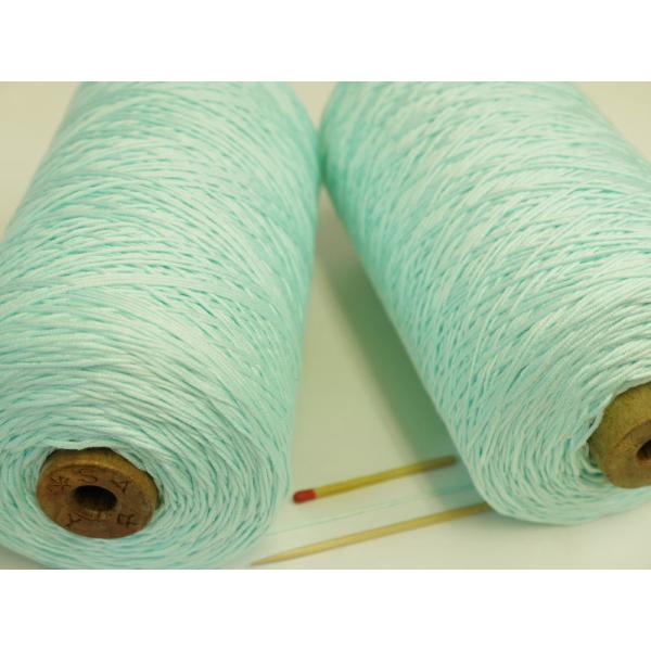 エジプト綿と並んで綿糸の中でも最上位に位置する高品質の綿糸であるスーピマ綿は超長綿というわたの繊維長が長い綿で、滑らかな手触りが特徴的な糸です。スーピマ綿自体にもほのかな艶がありますが、さらにシルケット加工を施し、文字通りシルクと見間違うほ...