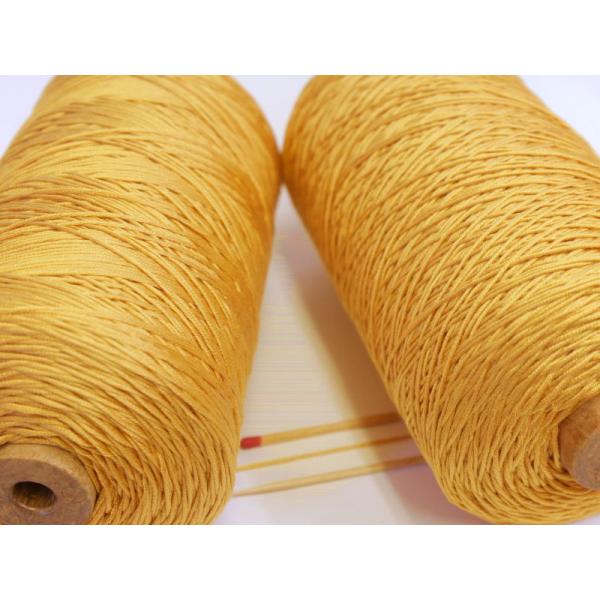 エジプト綿と並んで綿糸の中でも最上位に位置する高品質の綿糸であるスーピマ綿は超長綿というわたの繊維長が長い綿で、滑らかな手触りが特徴的な糸です。スーピマ綿自体にもほのかな艶がありますが、さらにシルケット加工を施し、文字通りシルクと見間違うほ...