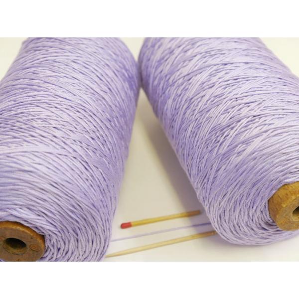 エジプト綿と並んで綿糸の中でも最上位に位置する高品質の綿糸であるスーピマ綿は超長綿というわたの繊維長が長い綿で、滑らかな手触りが特徴的な糸です。スーピマ綿自体にもほのかな艶がありますが、さらにシルケット加工を施し、文字通りシルクと見間違うほ...